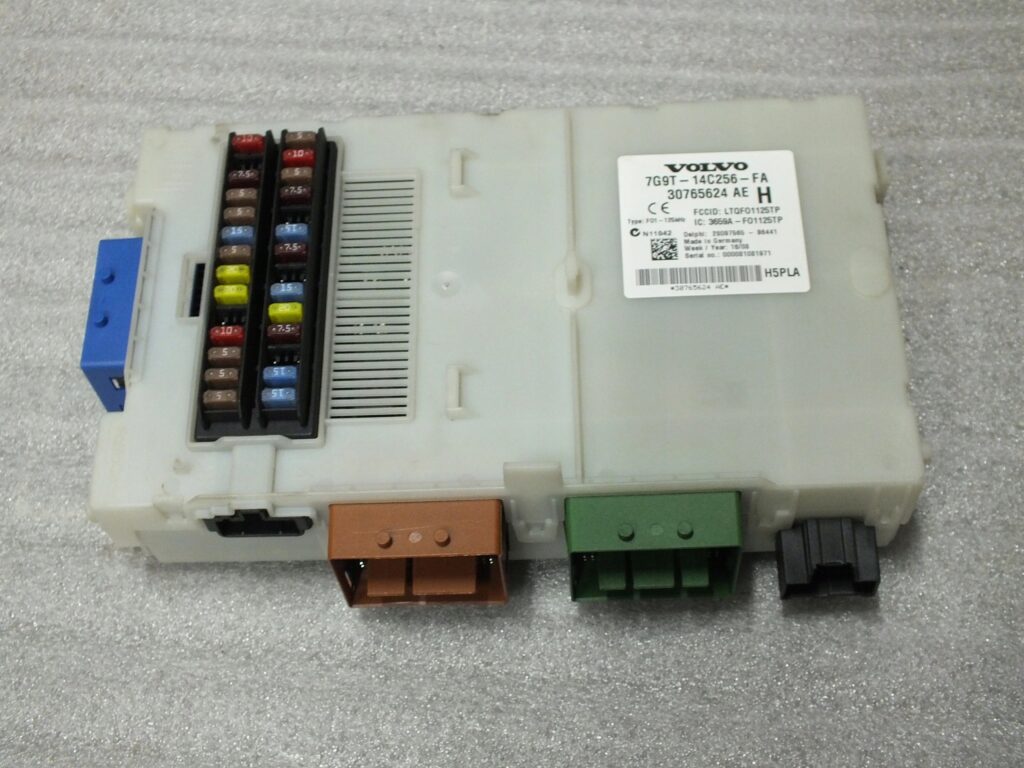 Volvo V50 C30 S40 C70 CEM KVM software overzetten & reparatie C326 ...